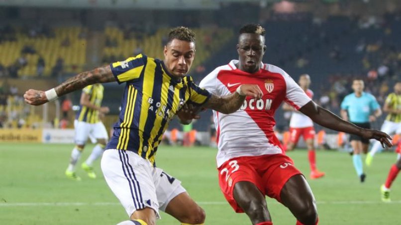 Emenike Capsleri yıktı geçti, Asker selamı vermeyecektin Emenike!