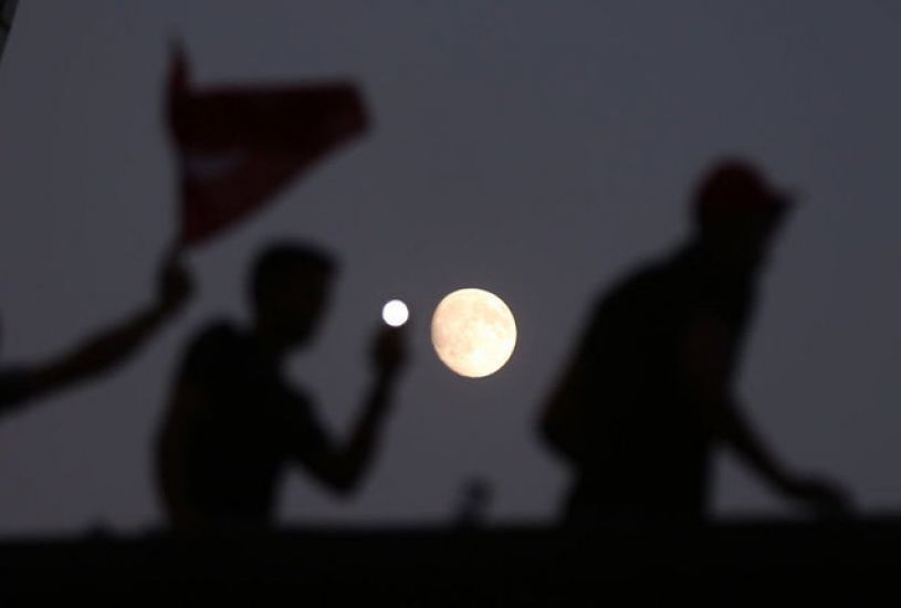 Türkiye darbe girişimine Türk Bayrağı ile darbe vurdu